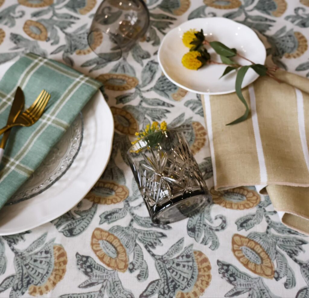 Best Table Linen Rental Color Palettes for a Rustic Wedding